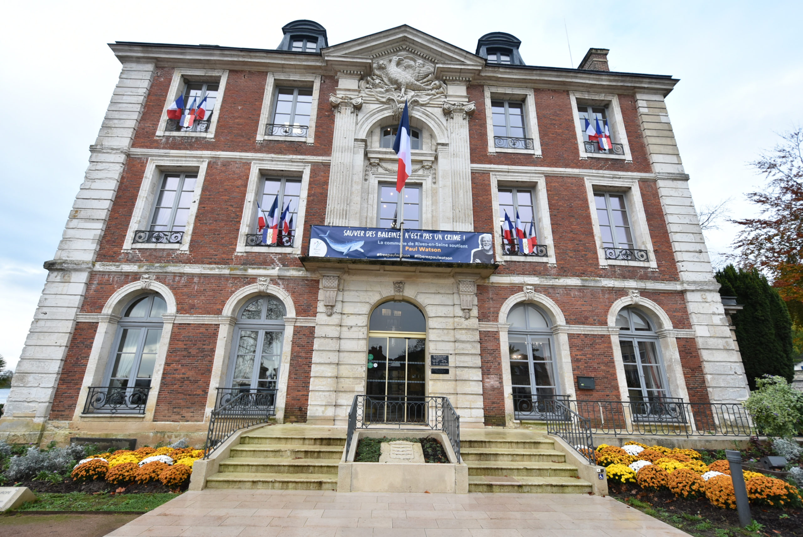Soutien à Paul Watson - Mairie de Rives-en-Seine